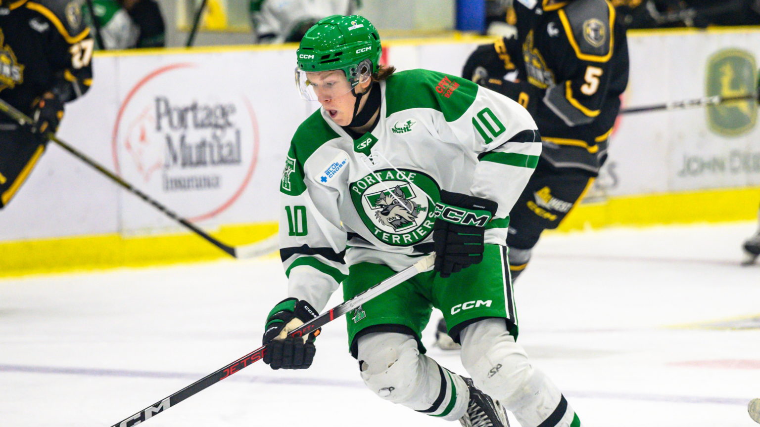 11 game win streak lifts Terriers to the top | MJHL | Official League Site